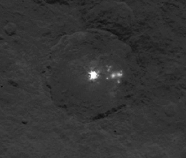 New Photos from Dawn Spacecraft Show “Suburb” Bright Spots Appearing on ...